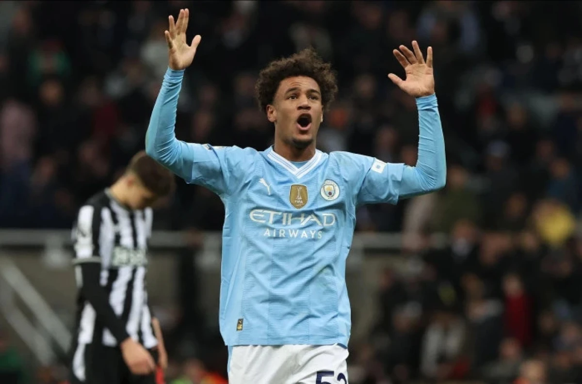 Man City's rising star Oscar Bobb extends contract until 2029