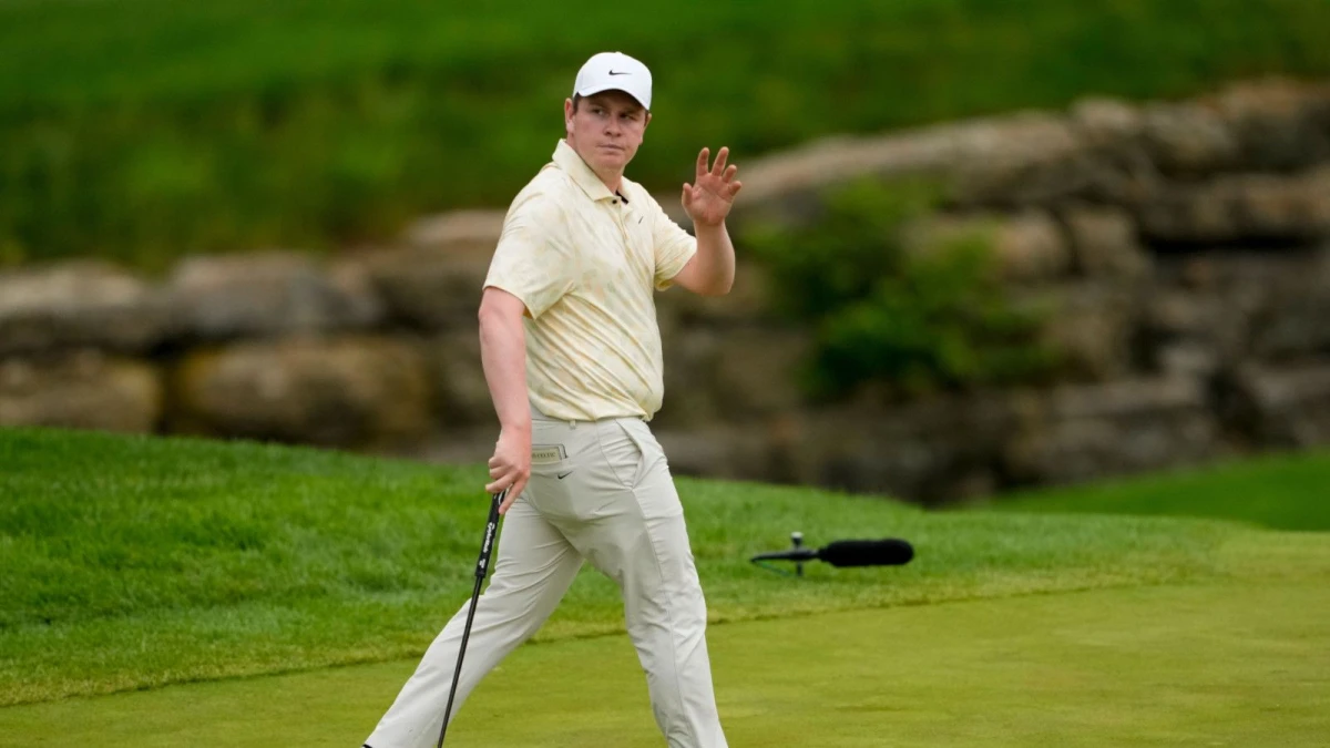 Robert MacIntyre, with Dad as caddie, leads Canadian Open at halfway mark