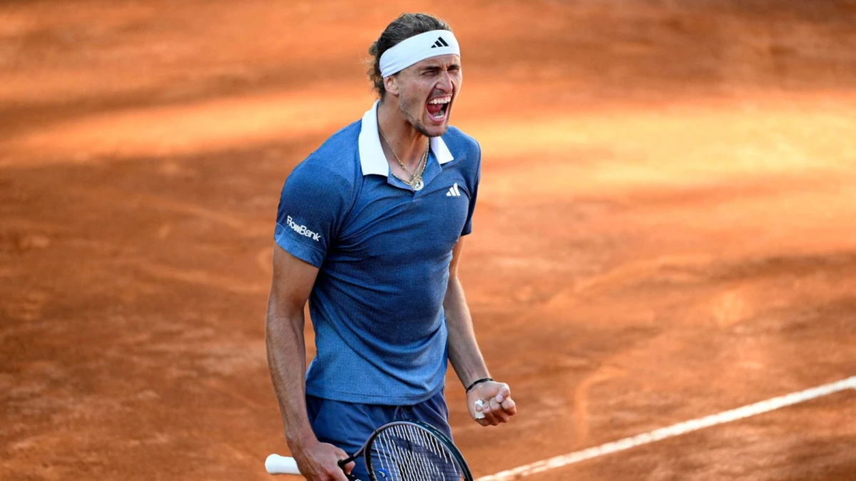 Alexander Zverev reaches French Open final four in fine style