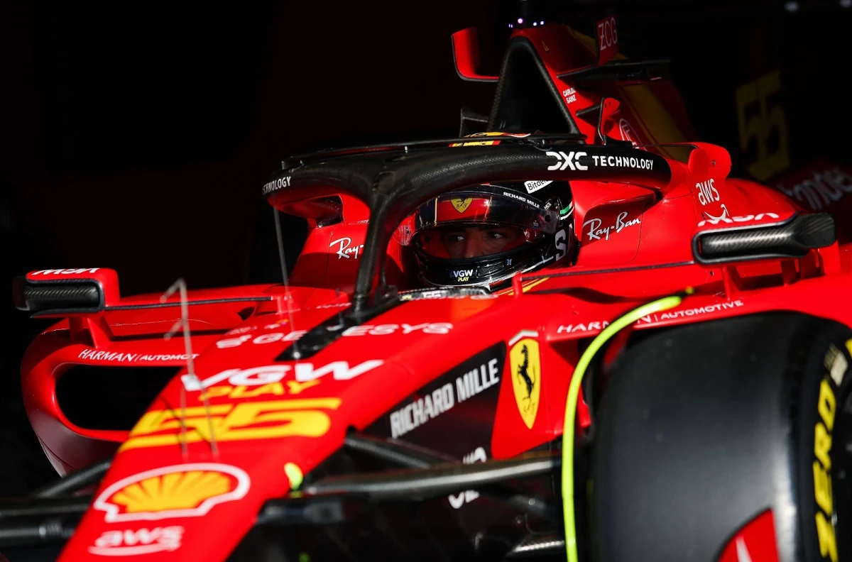 Carlos Sainz on top as Max Verstappen struggles in final practice at Singapore