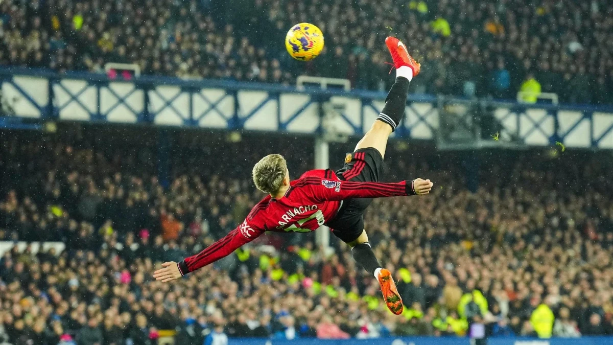 Which players have scored the greatest overhead kicks in Premier League ...