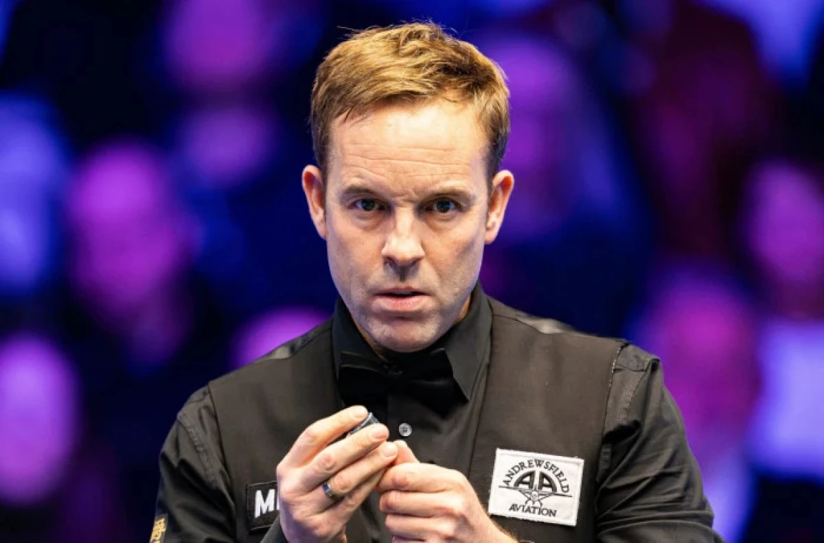 Ali Carter beats Judd Trump to secure Players Championship semi-final spot