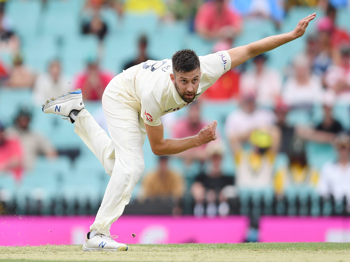 England sweat over Mark Wood injury as Anderson and Broad talk ...