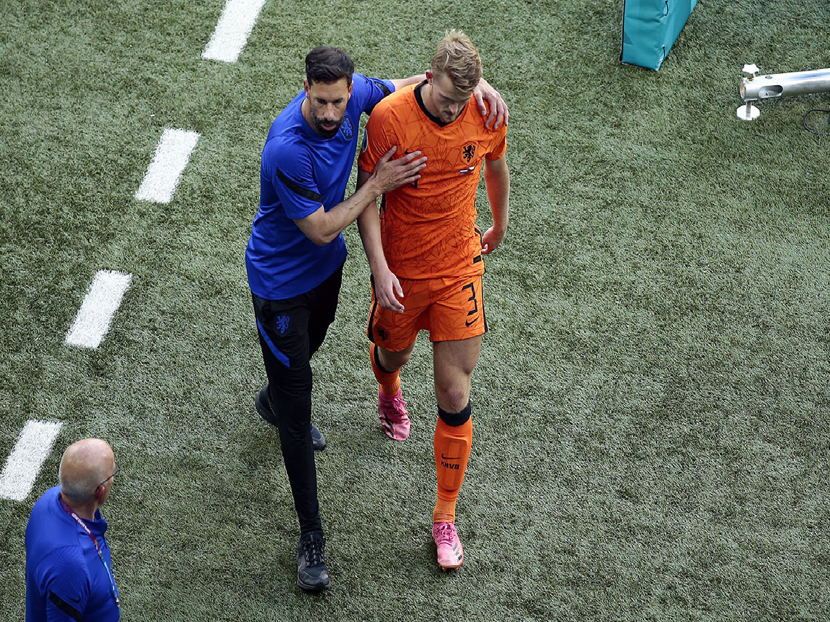 Ten-man Netherlands bounced out of Euro 2020 by surging Czechs ...