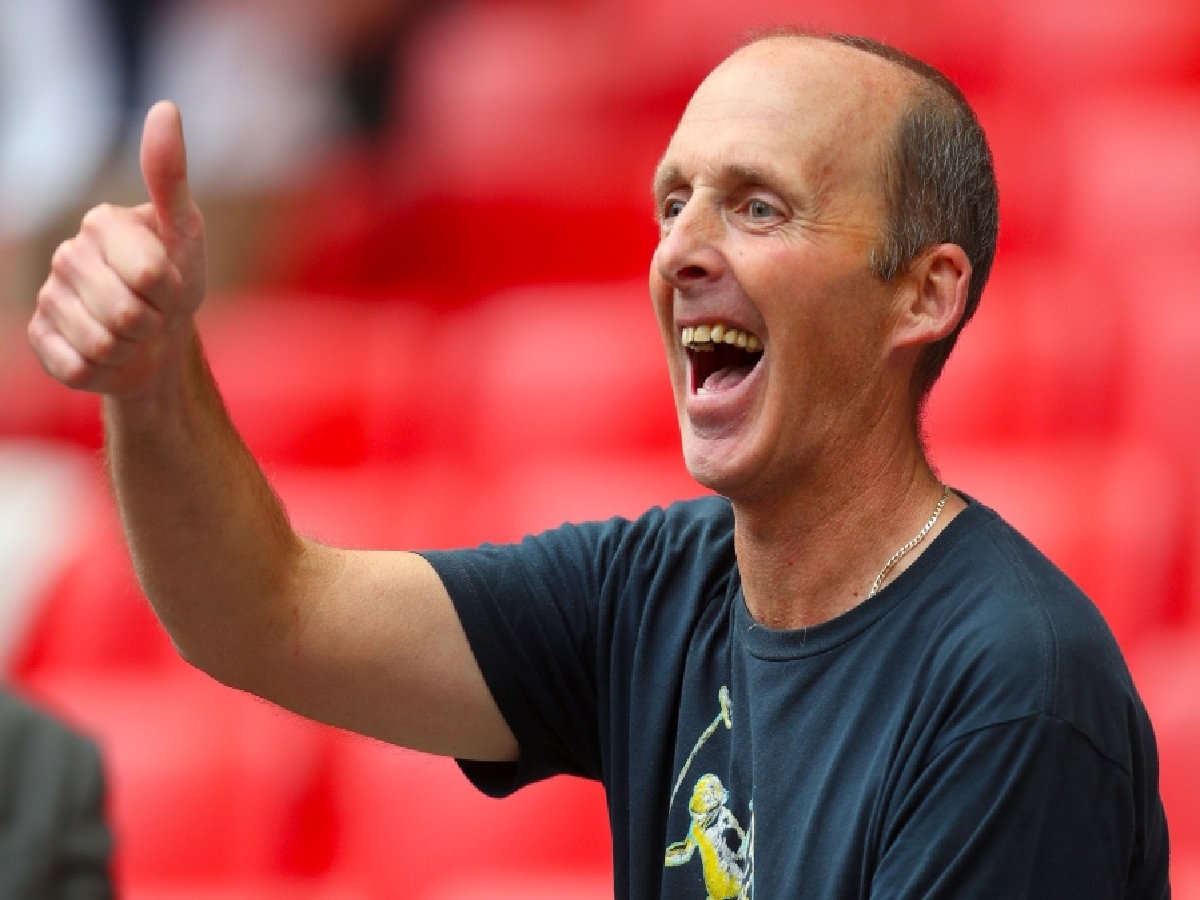 The best Mike Deany things Mike Dean has ever done | PlanetSport