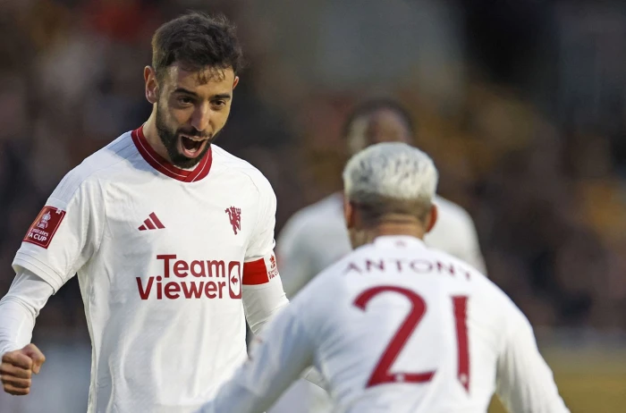 Manchester United leave it late at Newport to reach FA Cup fifth round