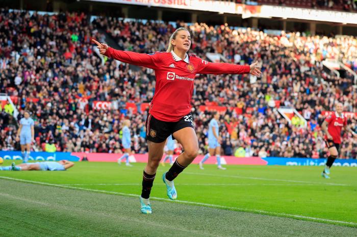 Alessia Russo’s Manchester United contract no concern for Marc Skinner ...