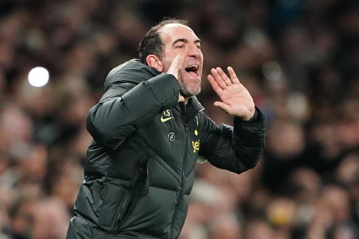 Tottenham boss Cristian Stellini rallies fans ahead of season run-in ...