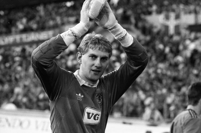 Tributes pour in for late former Scotland goalkeeper Billy Thomson ...