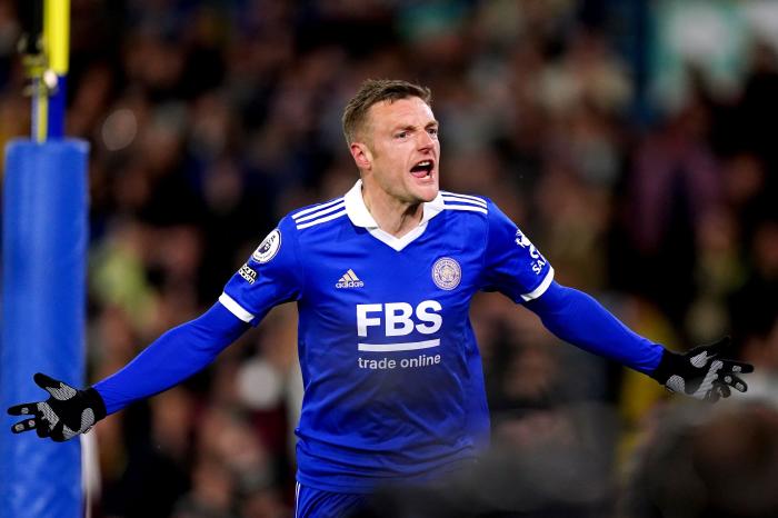 Jamie Vardy leaves it late to earn Leicester City a vital draw at Leeds ...