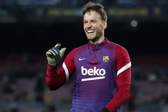 Bournemouth hail 'coup' as Barcelona goalkeeper Neto joins on one-year ...