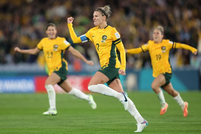 Women's World Cup: Steph Catley bags winner in front of 75,000 fans as ...