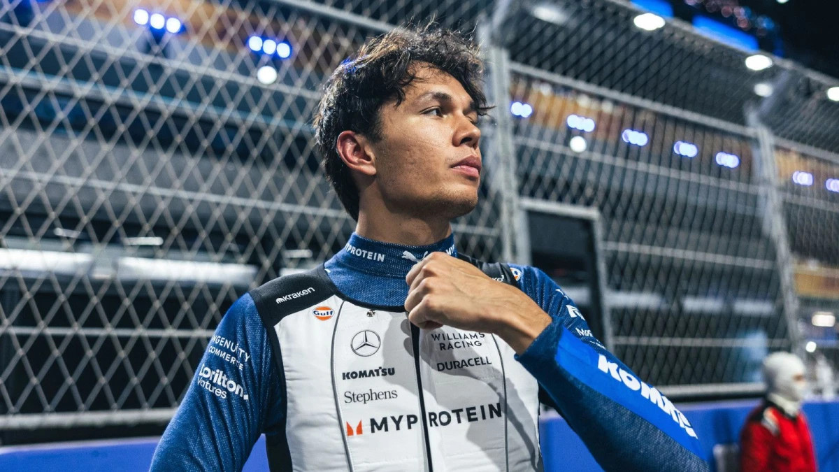 Alex Albon signs new long-term contract with Williams F1