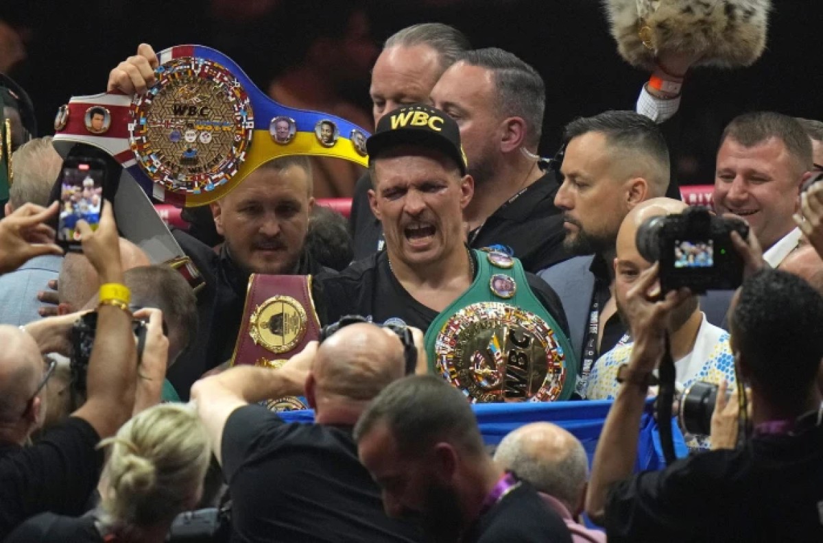 Oleksandr Usyk becomes undisputed world heavyweight champion after ...