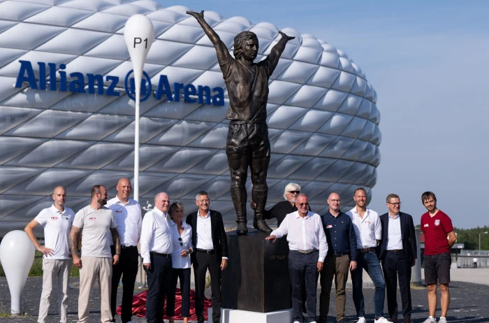 Bayern Munich unveil bronze Gerd Muller statue at Allianz Arena