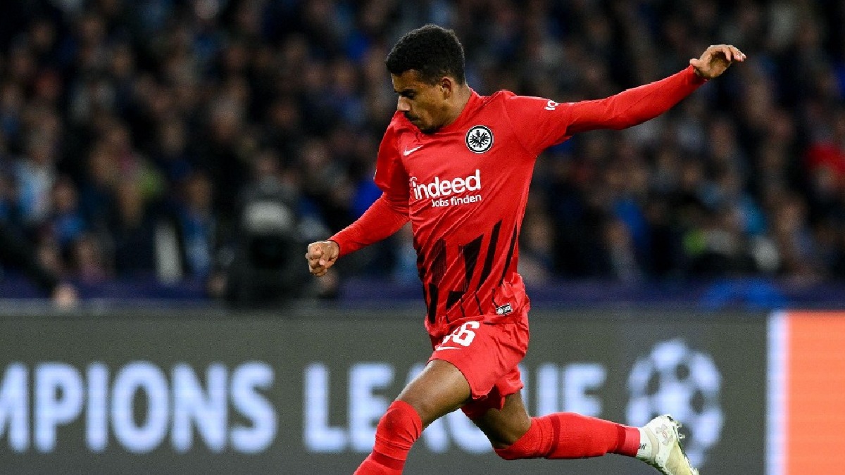 Eintracht Frankfurt sign Ansgar Knauff on permanent basis from Borussia ...