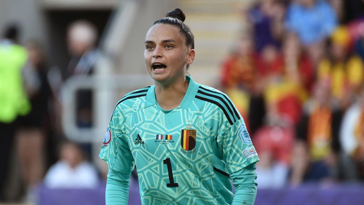 Chelsea complete the signing of Belgium international Nicky Evrard from ...