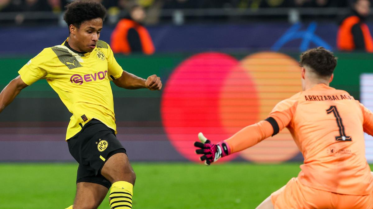 Karim Adeyemi solo strike gives Borussia Dortmund advantage over ...