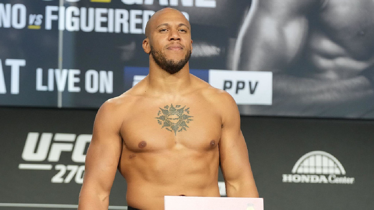 Cyril Gane earns KO win over Tai Tuivasa at UFC Paris