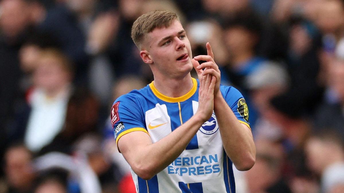 Evan Ferguson signs new long-term deal with Brighton