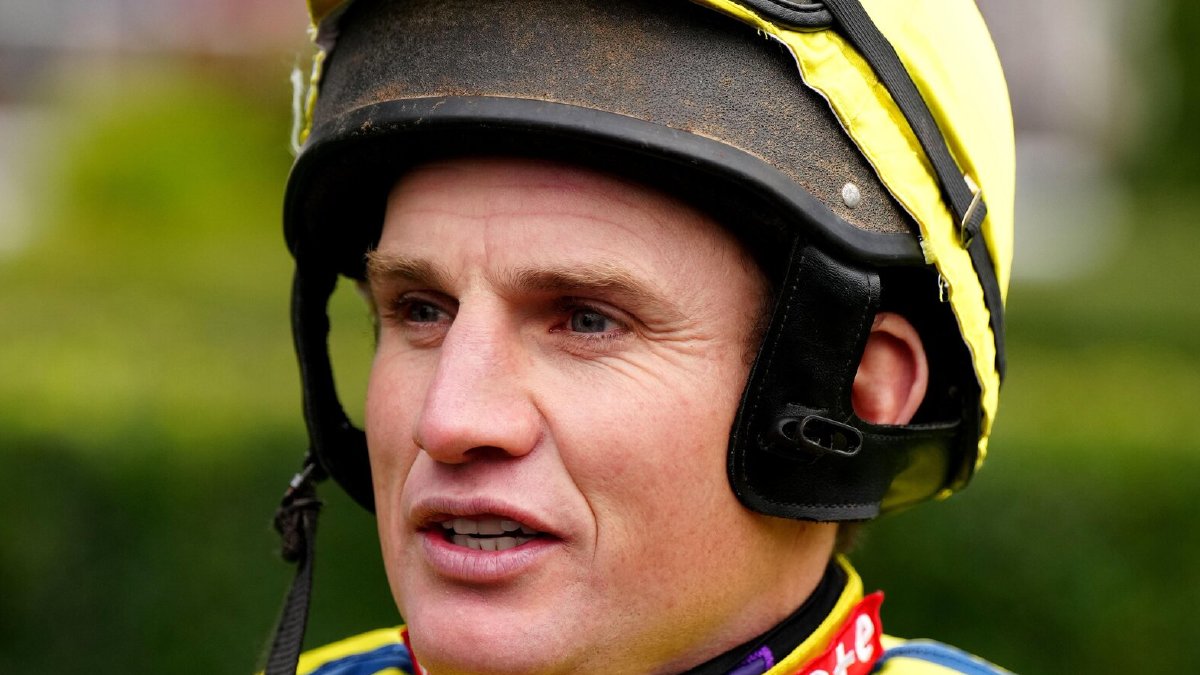 Jockey Jamie Moore retires after medical advice