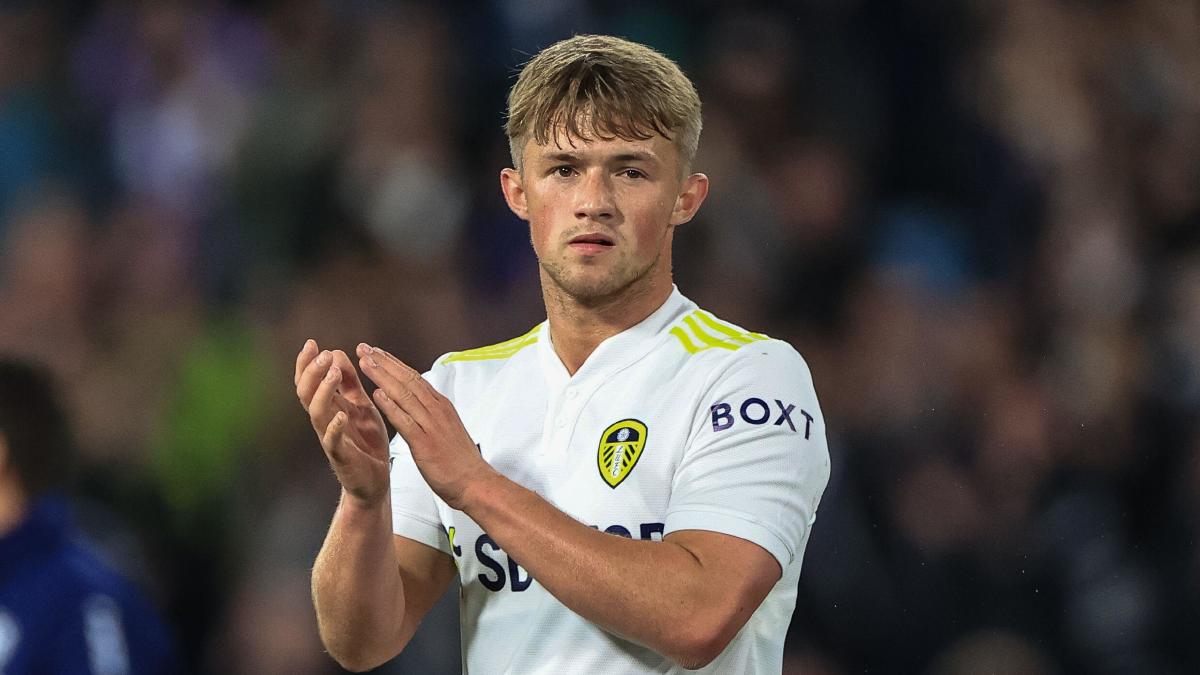 Sunderland complete the loan signing of Leeds United forward Joe Gelhardt