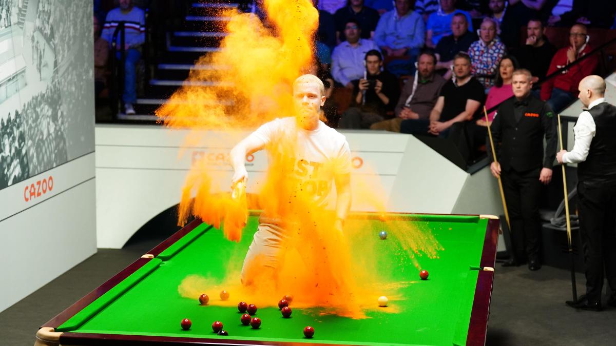 Watch: Protestors delay World Snooker Championship by covering table ...