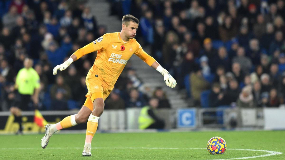Leeds United and Bournemouth in battle for goalkeeper Karl Darlow