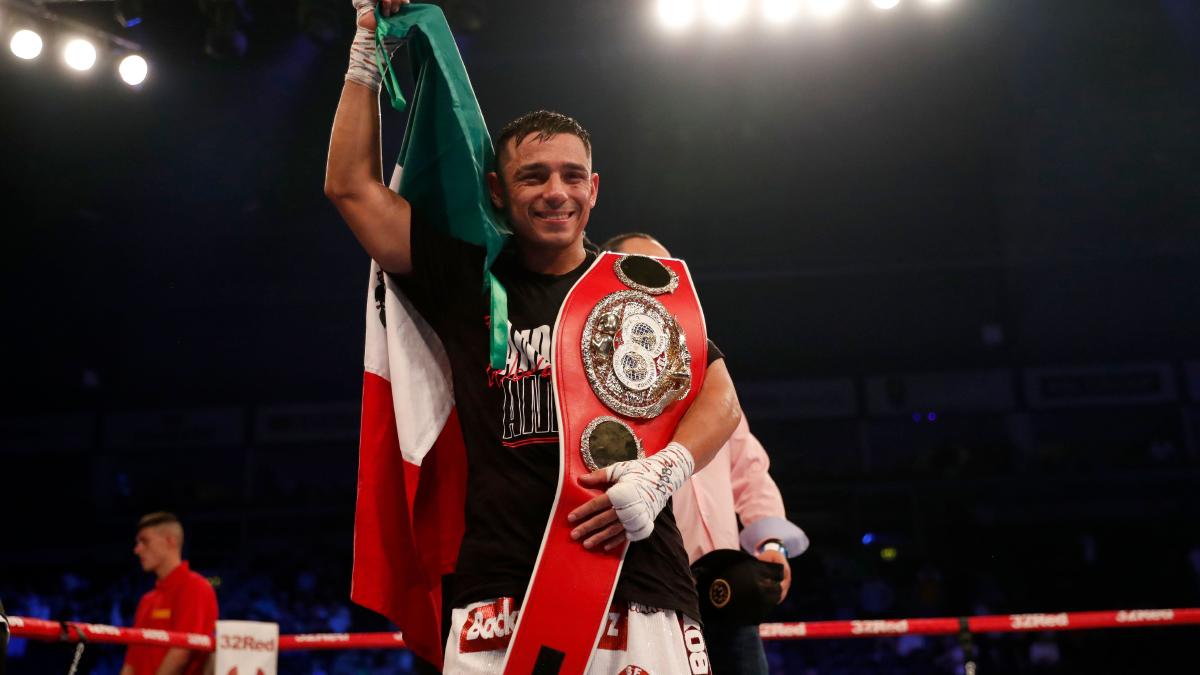 Luis Alberto Lopez knocks out Michael Conlan to defend IBF world title