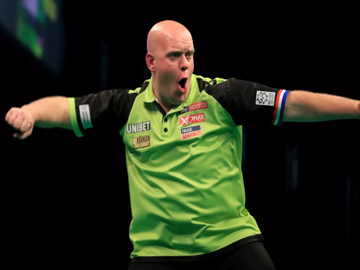 Michael van Gerwen beats Michael Smith to record Premier League win in Brighton