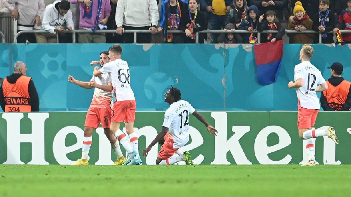 Oliver Scarles over the moon with West Ham debut in Europa League after ...