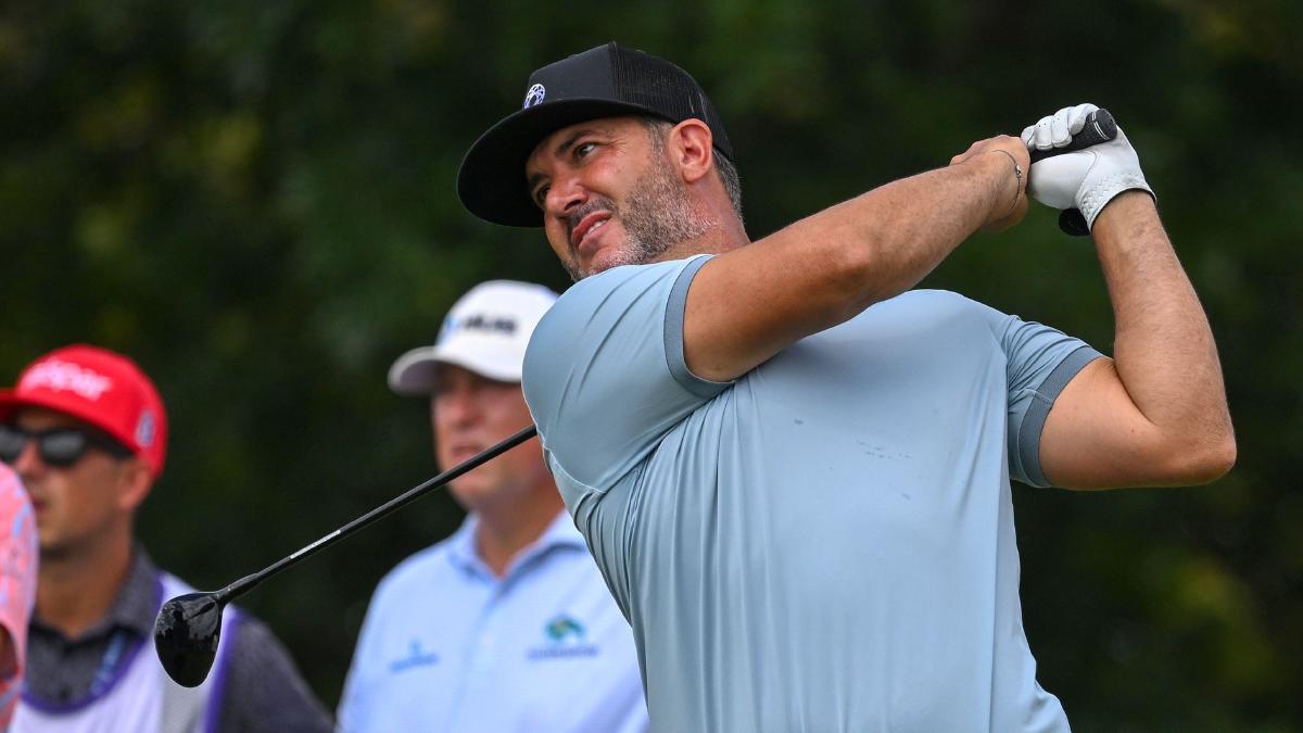 Scott Piercy shrugs off blisters to stay in charge in stormy Minneapolis