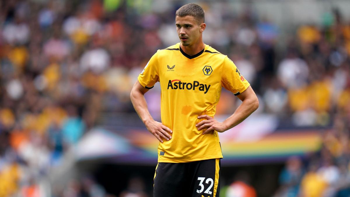 Aston Villa complete £12m Leander Dendoncker switch from Wolves