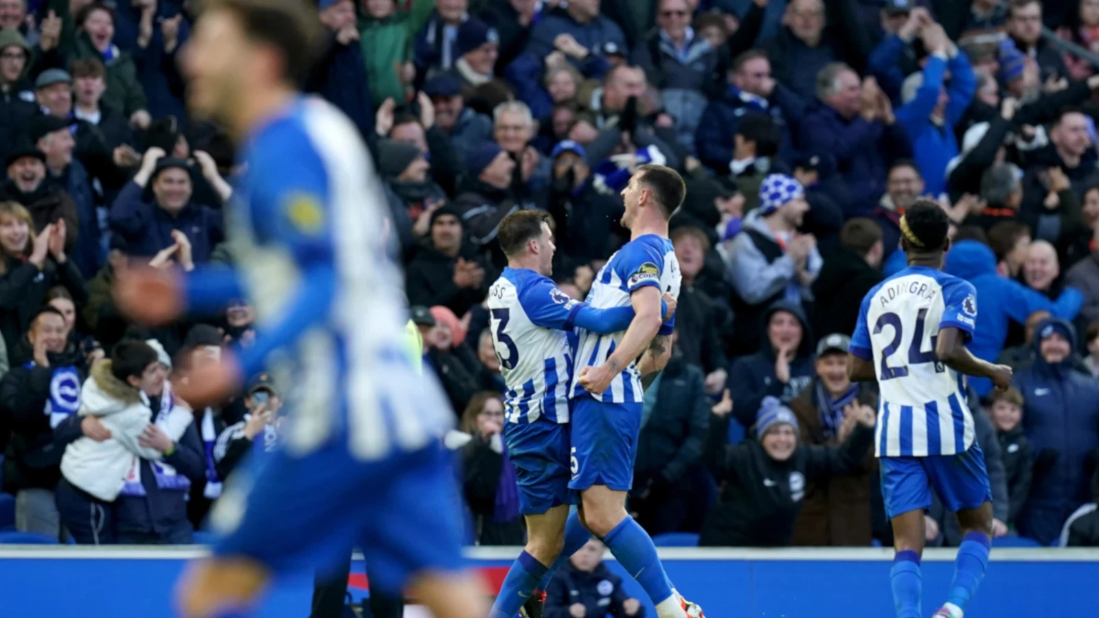 Lewis Dunk scores stoppage-time equaliser as 10-man Brighton deny ...
