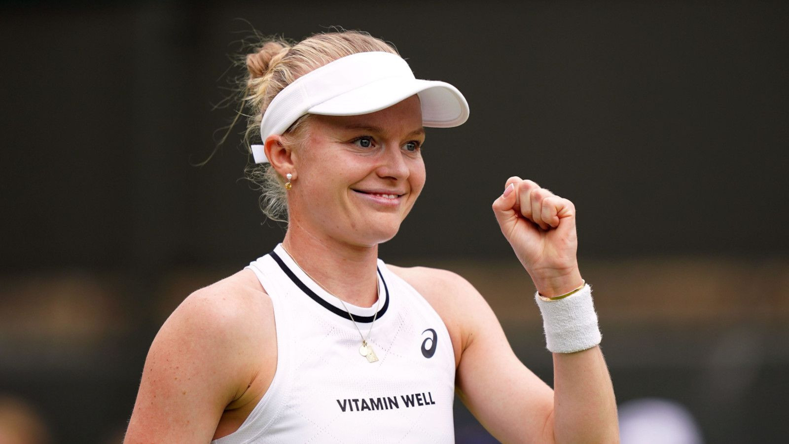 Harriet Dart overcomes rain delay to book her place in Wimbledon second ...