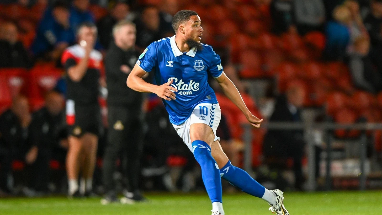 Arnaut Danjuma urges Everton to focus forward after missed chances
