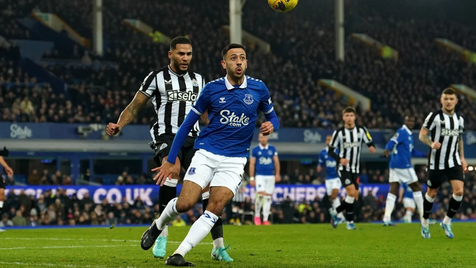 Everton defeat Newcastle, rise above relegation threat in dominant display