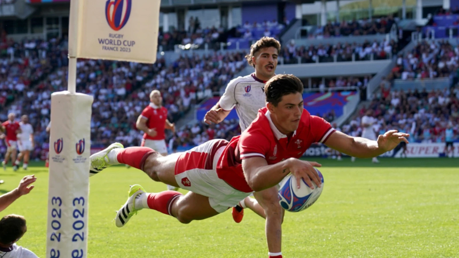 Wales star Louis Rees-Zammit quits rugby to pursue dream of becoming ...