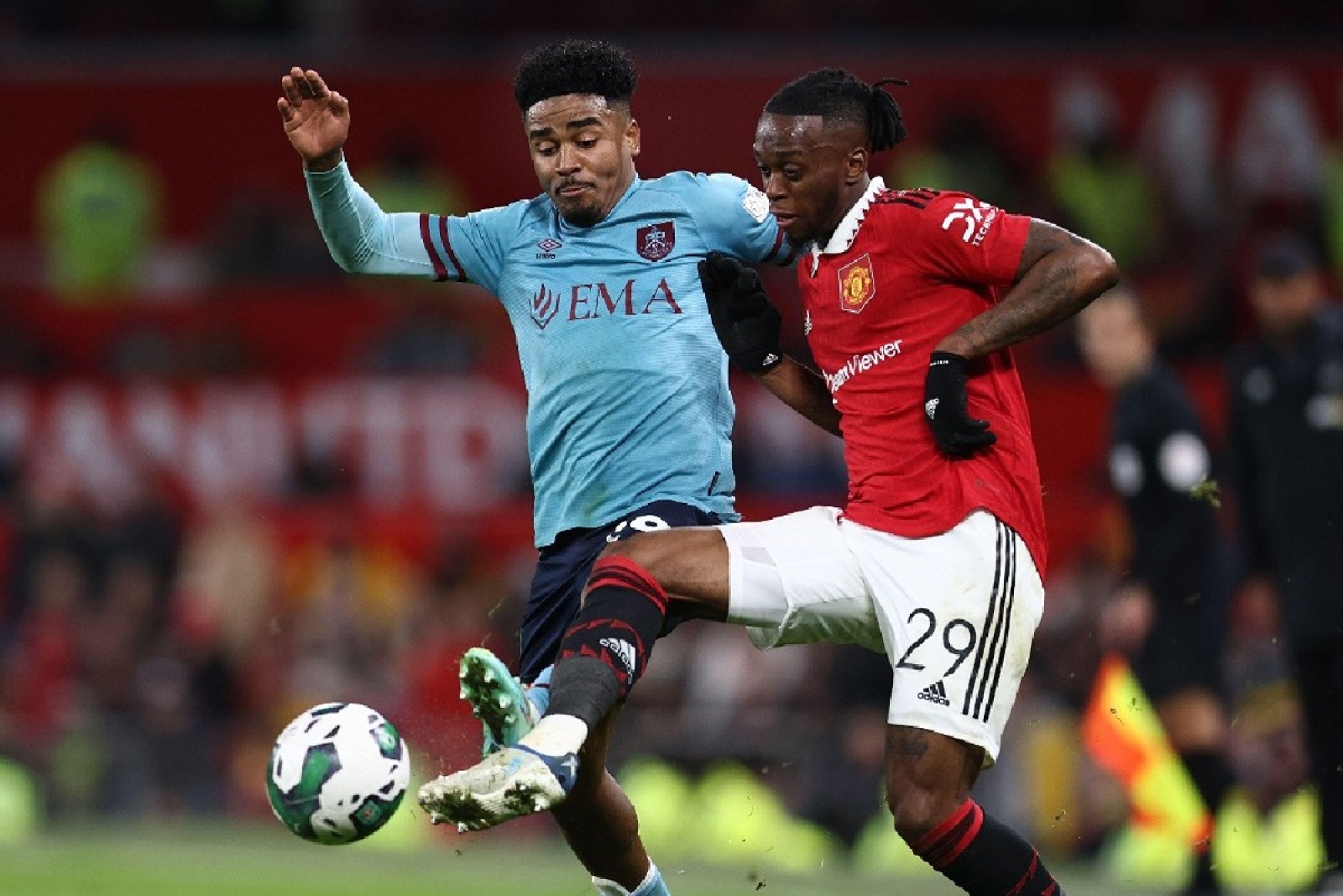 Erik ten Hag: Aaron Wan-Bissaka has a bright future at Manchester ...