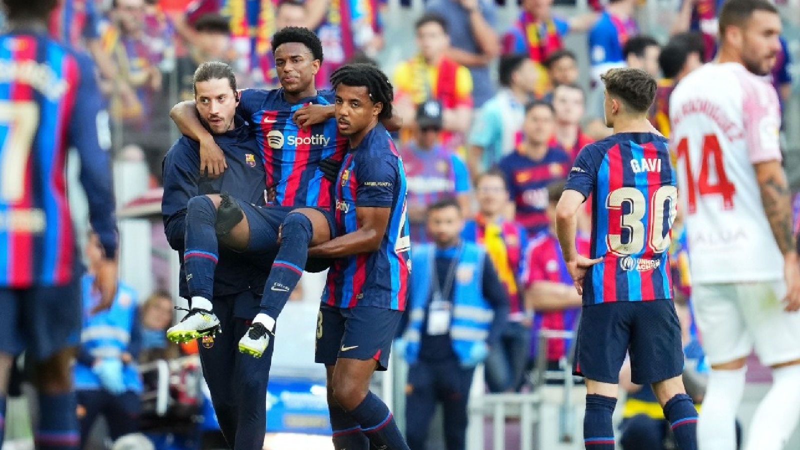 Alejandro Balde injury update as Barcelona celebrate La Liga triumph ...