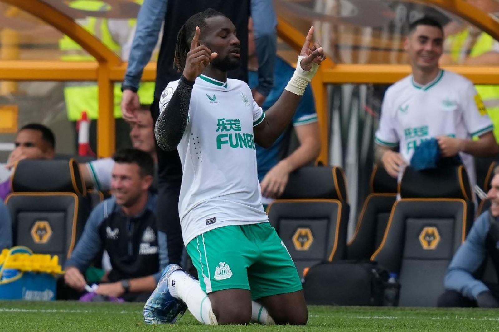 Wolves and Newcastle share points after stunning strikes from Allan ...