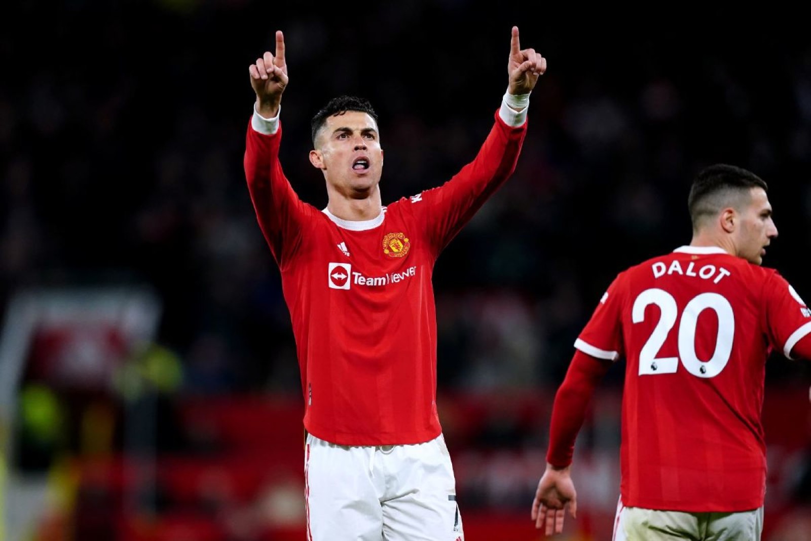 Cristiano Ronaldo happy to stay at Manchester United and excited to ...