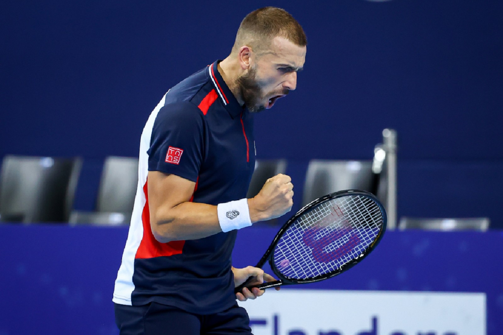 Australian Open: Dan Evans returns from three-hour heat delay to down ...