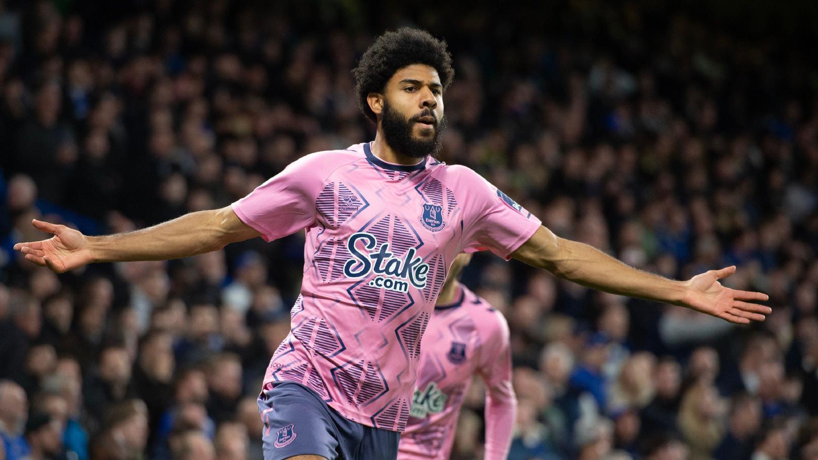 Everton strike late to bag vital point and deny Chelsea third ...