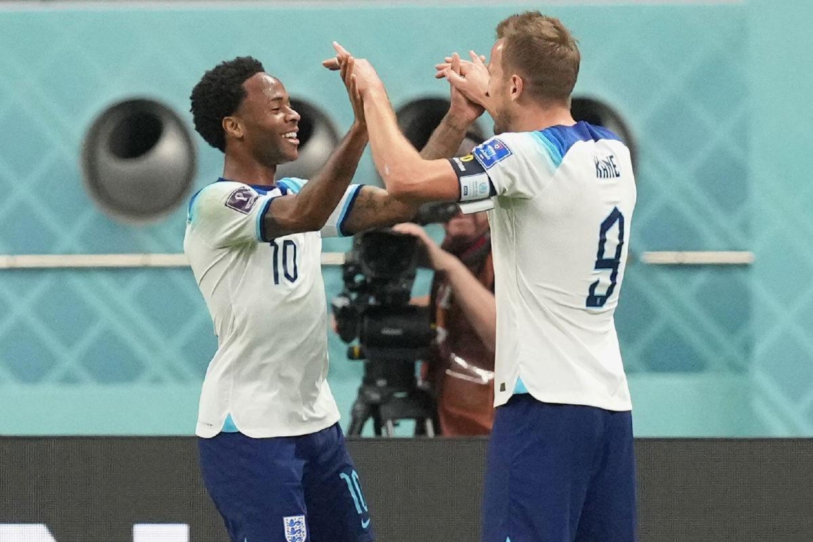 Harry Kane playing the role of "older brother" in English camp ...