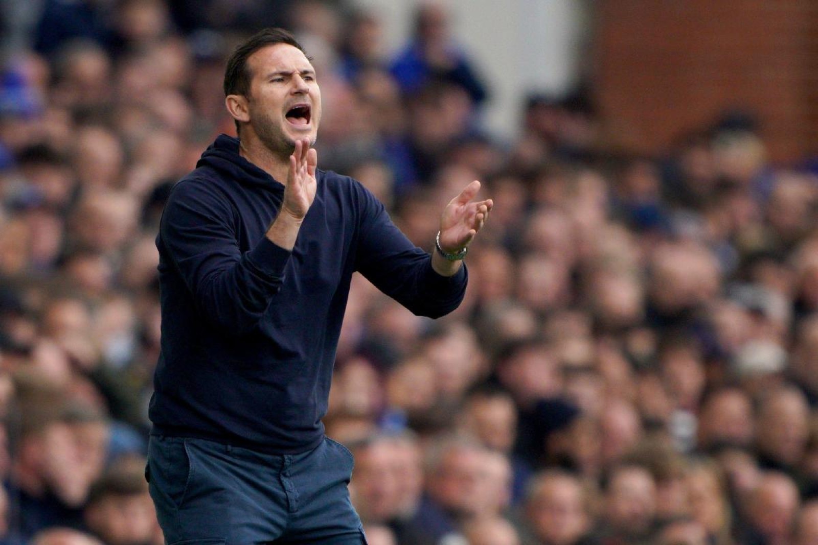 Frank Lampard urges Everton players to make occasion count in huge ...