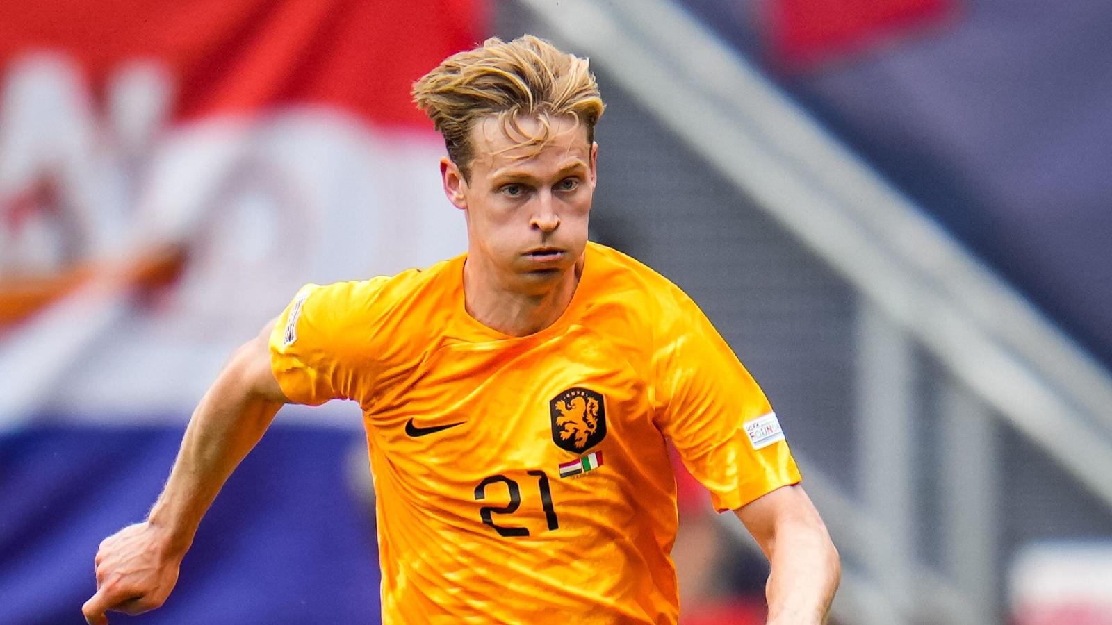 Bayern Munich and Manchester United could battle for Barcelona's ...