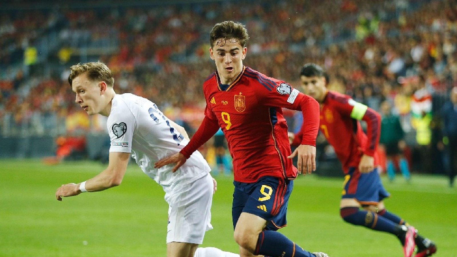 Spain coach Luis de la Fuente hails Barcelona's Gavi as key player for ...