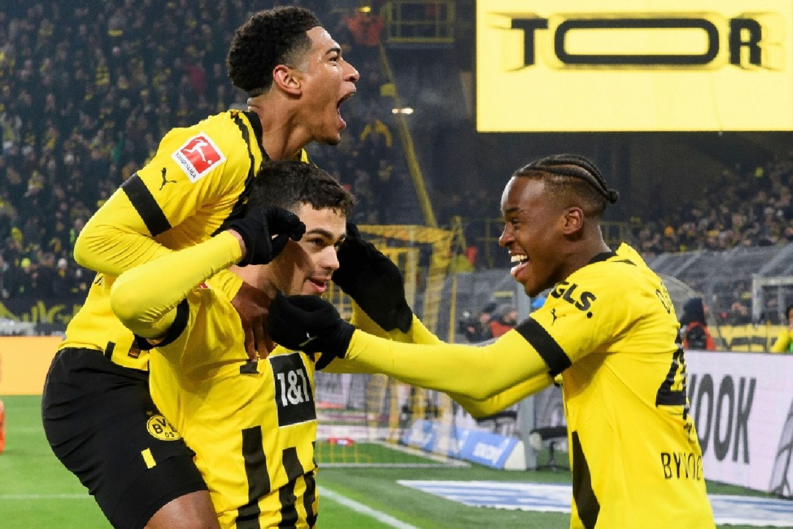 Borussia Dortmund get late winner through Giovanni Reyna at Mainz in ...