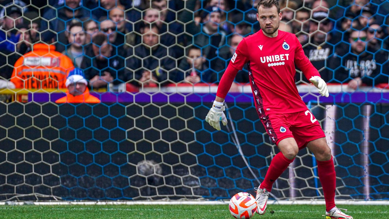 Former Liverpool goalkeeper Simon Mignolet announces retirement from ...